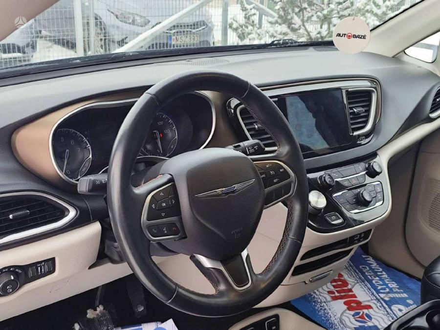 Blue Chrysler Pacifica 2017 in Siauliai, with an engine capacity of 3.60 L and mileage of 280 thousand km for 11900 €, photo 11 on AUTOMOTO.COM.LV