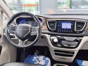 Blue Chrysler Pacifica 2017 in Siauliai, with an engine capacity of 3.60 L and mileage of 280 thousand km for 11900 €, photo 12 on AUTOMOTO.COM.LV
