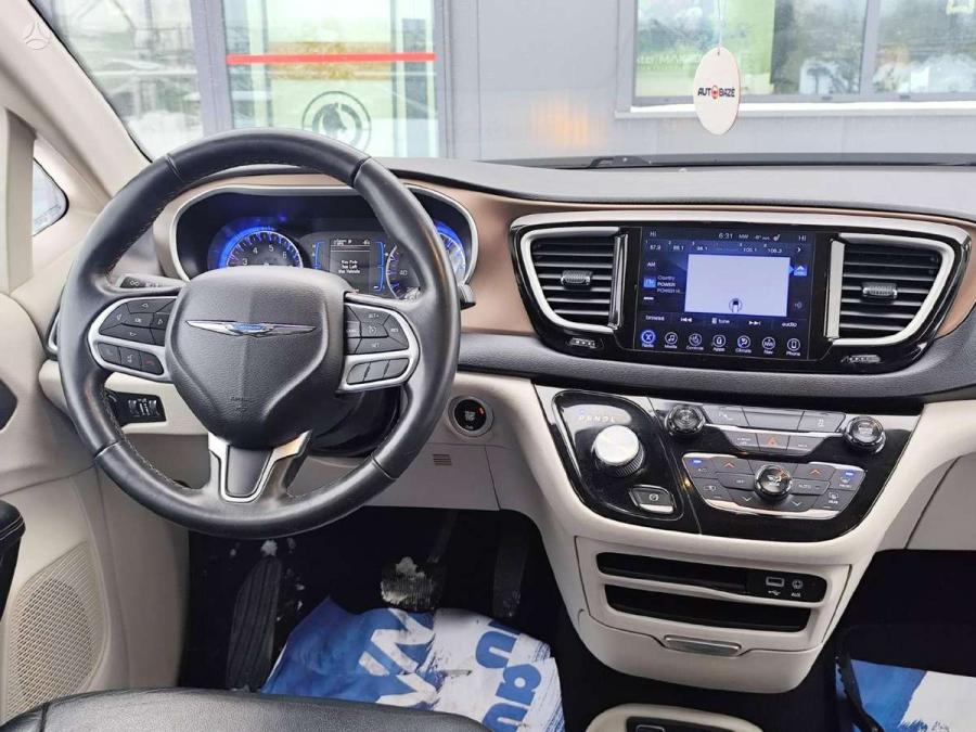 Blue Chrysler Pacifica 2017 in Siauliai, with an engine capacity of 3.60 L and mileage of 280 thousand km for 11900 €, photo 12 on AUTOMOTO.COM.LV