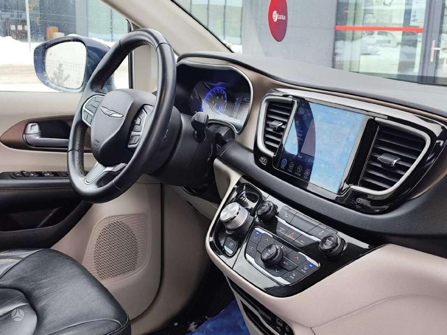 Blue Chrysler Pacifica 2017 in Siauliai, with an engine capacity of 3.60 L and mileage of 280 thousand km for 11900 €, photo 13 on AUTOMOTO.COM.LV