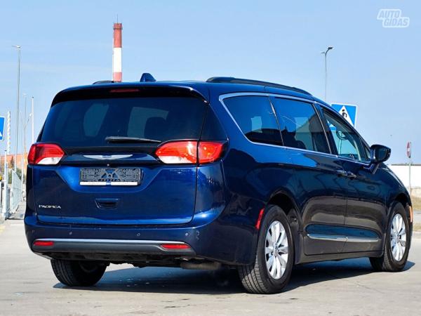 Zils Chrysler Pacifica 2017 Šauļi, ar dzinēja tilpumu 3.60 L un nobraukumu 0 tūkst. km par 7865 €, foto 8 vietnē AUTOMOTO.COM.LV