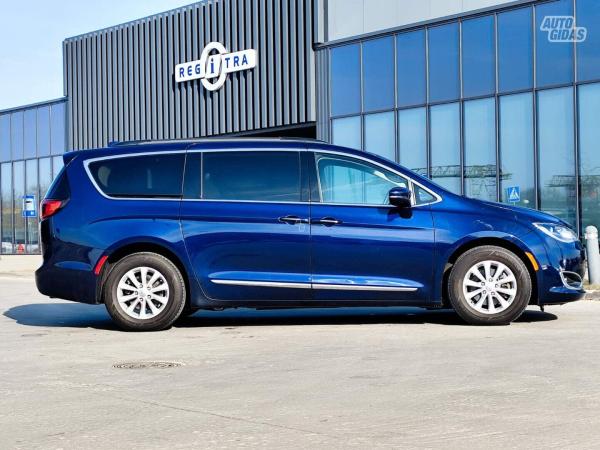 Zils Chrysler Pacifica 2017 Šauļi, ar dzinēja tilpumu 3.60 L un nobraukumu 0 tūkst. km par 7865 €, foto 9 vietnē AUTOMOTO.COM.LV