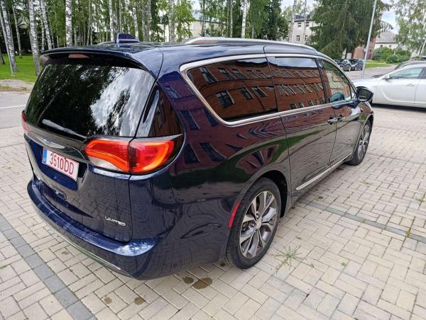 Blue Chrysler Pacifica 2017 in Prienai, with an engine capacity of 3.61 L and mileage of 195 thousand km for 15500 €, photo 4 on AUTOMOTO.COM.LV