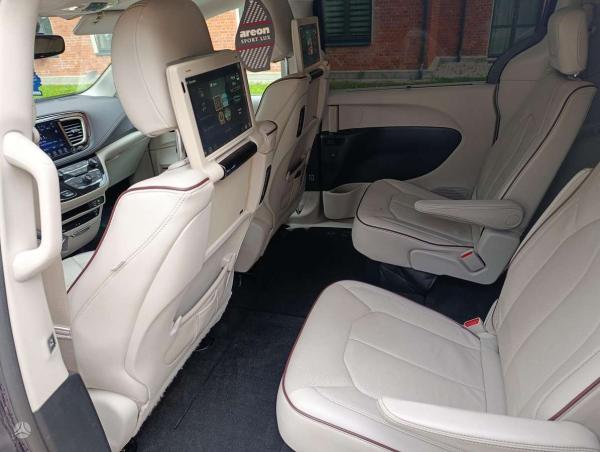 Blue Chrysler Pacifica 2017 in Prienai, with an engine capacity of 3.61 L and mileage of 195 thousand km for 15500 €, photo 9 on AUTOMOTO.COM.LV