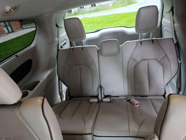 Blue Chrysler Pacifica 2017 in Prienai, with an engine capacity of 3.61 L and mileage of 195 thousand km for 15500 €, photo 10 on AUTOMOTO.COM.LV