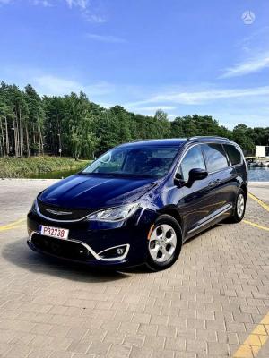 Zils Chrysler Pacifica 2017 Kauņa, ar dzinēja tilpumu 3.61 L un nobraukumu 240 tūkst. km par 14500 €, foto  vietnē AUTOMOTO.COM.LV