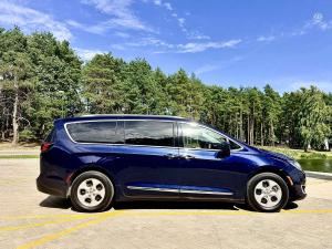 Zils Chrysler Pacifica 2017 Kauņa, ar dzinēja tilpumu 3.61 L un nobraukumu 240 tūkst. km par 14500 €, foto 4 vietnē AUTOMOTO.COM.LV
