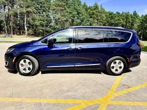 Zils Chrysler Pacifica 2017 Kauņa, ar dzinēja tilpumu 3.61 L un nobraukumu 240 tūkst. km par 14500 €, foto 7 vietnē AUTOMOTO.COM.LV
