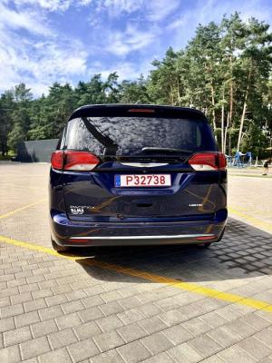Zils Chrysler Pacifica 2017 Kauņa, ar dzinēja tilpumu 3.61 L un nobraukumu 240 tūkst. km par 14500 €, foto 8 vietnē AUTOMOTO.COM.LV
