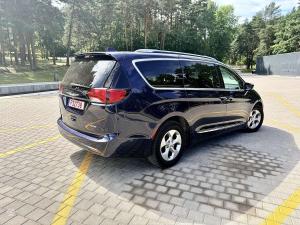 Zils Chrysler Pacifica 2017 Kauņa, ar dzinēja tilpumu 3.61 L un nobraukumu 240 tūkst. km par 14500 €, foto 9 vietnē AUTOMOTO.COM.LV