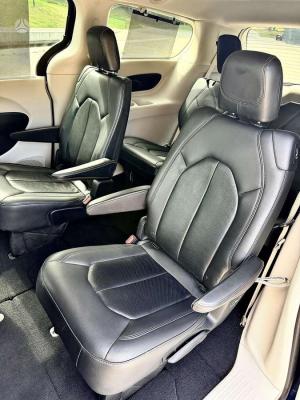Zils Chrysler Pacifica 2017 Kauņa, ar dzinēja tilpumu 3.61 L un nobraukumu 240 tūkst. km par 14500 €, foto 16 vietnē AUTOMOTO.COM.LV