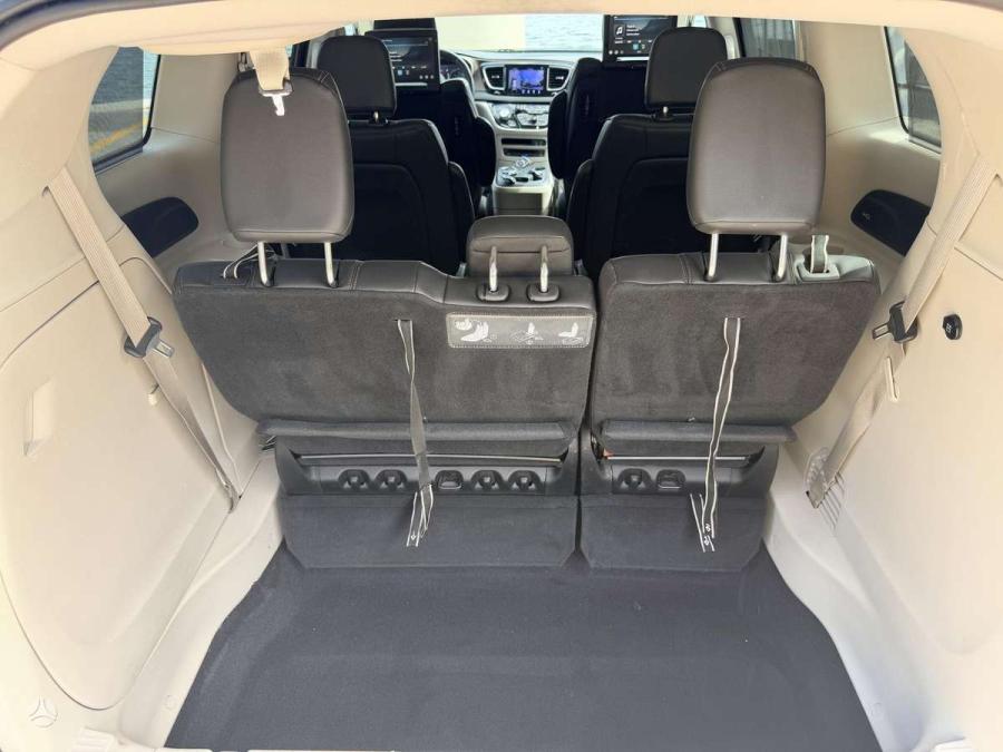 Zils Chrysler Pacifica 2017 Kauņa, ar dzinēja tilpumu 3.61 L un nobraukumu 240 tūkst. km par 14500 €, foto 17 vietnē AUTOMOTO.COM.LV