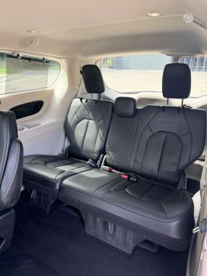 Zils Chrysler Pacifica 2017 Kauņa, ar dzinēja tilpumu 3.61 L un nobraukumu 240 tūkst. km par 14500 €, foto 20 vietnē AUTOMOTO.COM.LV