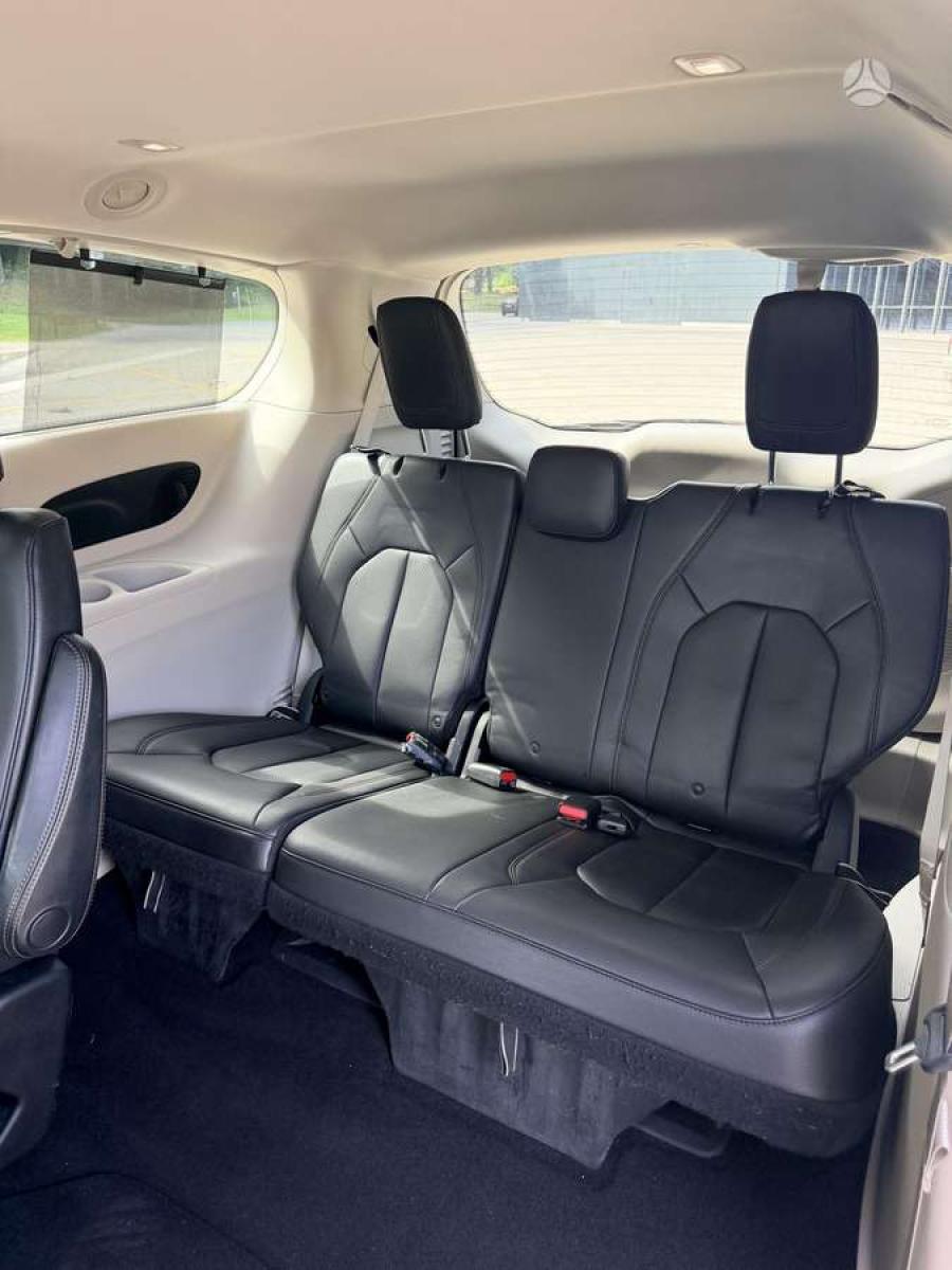 Zils Chrysler Pacifica 2017 Kauņa, ar dzinēja tilpumu 3.61 L un nobraukumu 240 tūkst. km par 14500 €, foto 20 vietnē AUTOMOTO.COM.LV