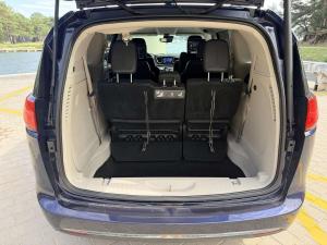 Zils Chrysler Pacifica 2017 Kauņa, ar dzinēja tilpumu 3.61 L un nobraukumu 240 tūkst. km par 14500 €, foto 21 vietnē AUTOMOTO.COM.LV