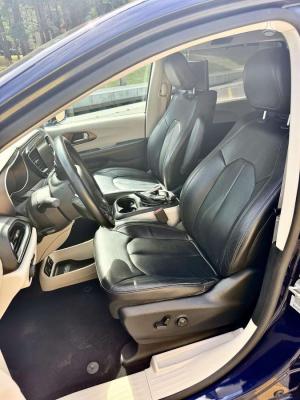 Zils Chrysler Pacifica 2017 Kauņa, ar dzinēja tilpumu 3.61 L un nobraukumu 240 tūkst. km par 14500 €, foto 22 vietnē AUTOMOTO.COM.LV