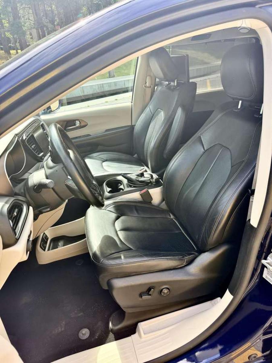 Zils Chrysler Pacifica 2017 Kauņa, ar dzinēja tilpumu 3.61 L un nobraukumu 240 tūkst. km par 14500 €, foto 22 vietnē AUTOMOTO.COM.LV