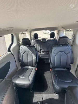Zils Chrysler Pacifica 2017 Kauņa, ar dzinēja tilpumu 3.61 L un nobraukumu 240 tūkst. km par 14500 €, foto 25 vietnē AUTOMOTO.COM.LV