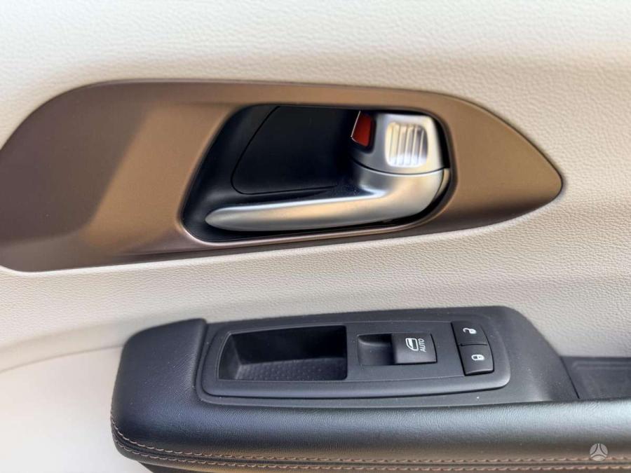 Zils Chrysler Pacifica 2017 Kauņa, ar dzinēja tilpumu 3.61 L un nobraukumu 240 tūkst. km par 14500 €, foto 30 vietnē AUTOMOTO.COM.LV