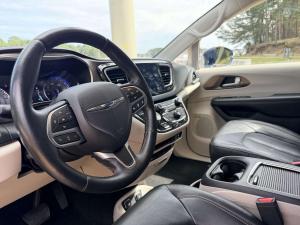 Zils Chrysler Pacifica 2017 Kauņa, ar dzinēja tilpumu 3.61 L un nobraukumu 240 tūkst. km par 14500 €, foto 37 vietnē AUTOMOTO.COM.LV