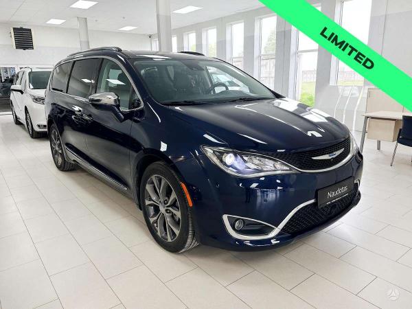 Blue Chrysler Pacifica 2017 in Siauliai, with an engine capacity of 3.61 L and mileage of 129 thousand km for 19900 €, photo 2 on AUTOMOTO.COM.LV