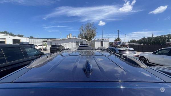 Blue Chrysler Pacifica 2017 in Siauliai, with an engine capacity of 3.61 L and mileage of 185 thousand km for 8350 €, photo 3 on AUTOMOTO.COM.LV