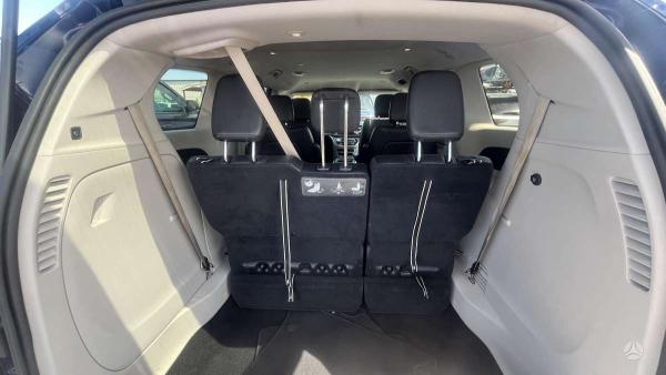 Blue Chrysler Pacifica 2017 in Siauliai, with an engine capacity of 3.61 L and mileage of 185 thousand km for 8350 €, photo 4 on AUTOMOTO.COM.LV