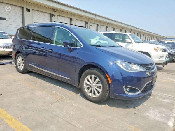 Zils Chrysler Pacifica 2017 Viļņa, ar dzinēja tilpumu 3.60 L un nobraukumu 195 tūkst. km par 8200 €, foto 3 vietnē AUTOMOTO.COM.LV