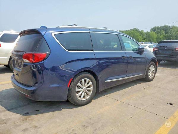 Zils Chrysler Pacifica 2017 Viļņa, ar dzinēja tilpumu 3.60 L un nobraukumu 195 tūkst. km par 8200 €, foto 4 vietnē AUTOMOTO.COM.LV