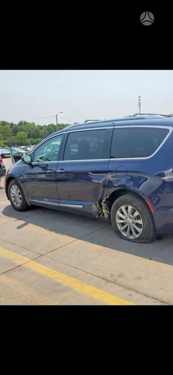 Zils Chrysler Pacifica 2017 Viļņa, ar dzinēja tilpumu 3.60 L un nobraukumu 195 tūkst. km par 8200 €, foto 7 vietnē AUTOMOTO.COM.LV