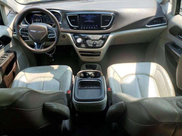 Zils Chrysler Pacifica 2017 Viļņa, ar dzinēja tilpumu 3.60 L un nobraukumu 195 tūkst. km par 8200 €, foto 8 vietnē AUTOMOTO.COM.LV