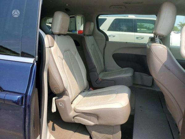 Zils Chrysler Pacifica 2017 Viļņa, ar dzinēja tilpumu 3.60 L un nobraukumu 195 tūkst. km par 8200 €, foto 10 vietnē AUTOMOTO.COM.LV