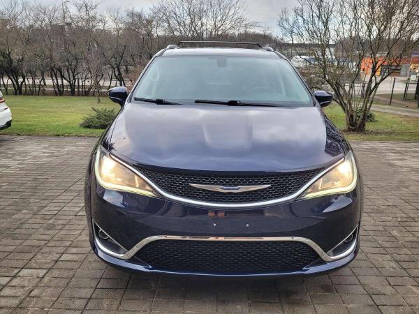 Zils Chrysler Pacifica 2018 Kauņa, ar dzinēja tilpumu 3.61 L un nobraukumu 169 tūkst. km par 14500 €, foto 2 vietnē AUTOMOTO.COM.LV