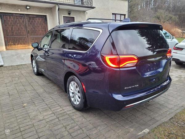 Zils Chrysler Pacifica 2018 Kauņa, ar dzinēja tilpumu 3.61 L un nobraukumu 169 tūkst. km par 14500 €, foto 5 vietnē AUTOMOTO.COM.LV