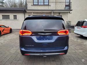Zils Chrysler Pacifica 2018 Kauņa, ar dzinēja tilpumu 3.61 L un nobraukumu 169 tūkst. km par 14500 €, foto 6 vietnē AUTOMOTO.COM.LV