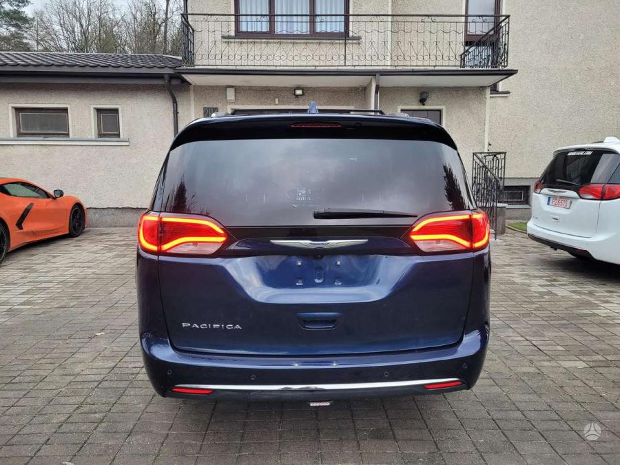 Zils Chrysler Pacifica 2018 Kauņa, ar dzinēja tilpumu 3.61 L un nobraukumu 169 tūkst. km par 14500 €, foto 6 vietnē AUTOMOTO.COM.LV