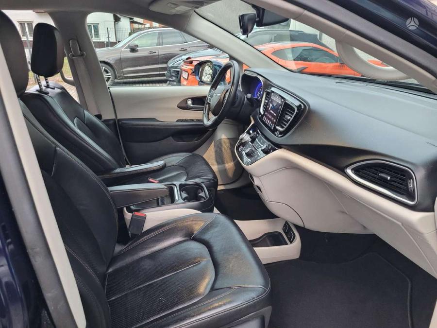 Zils Chrysler Pacifica 2018 Kauņa, ar dzinēja tilpumu 3.61 L un nobraukumu 169 tūkst. km par 14500 €, foto 12 vietnē AUTOMOTO.COM.LV