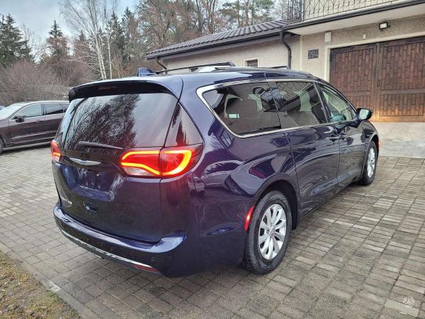Zils Chrysler Pacifica 2018 Kauņa, ar dzinēja tilpumu 3.61 L un nobraukumu 169 tūkst. km par 13900 €, foto 7 vietnē AUTOMOTO.COM.LV