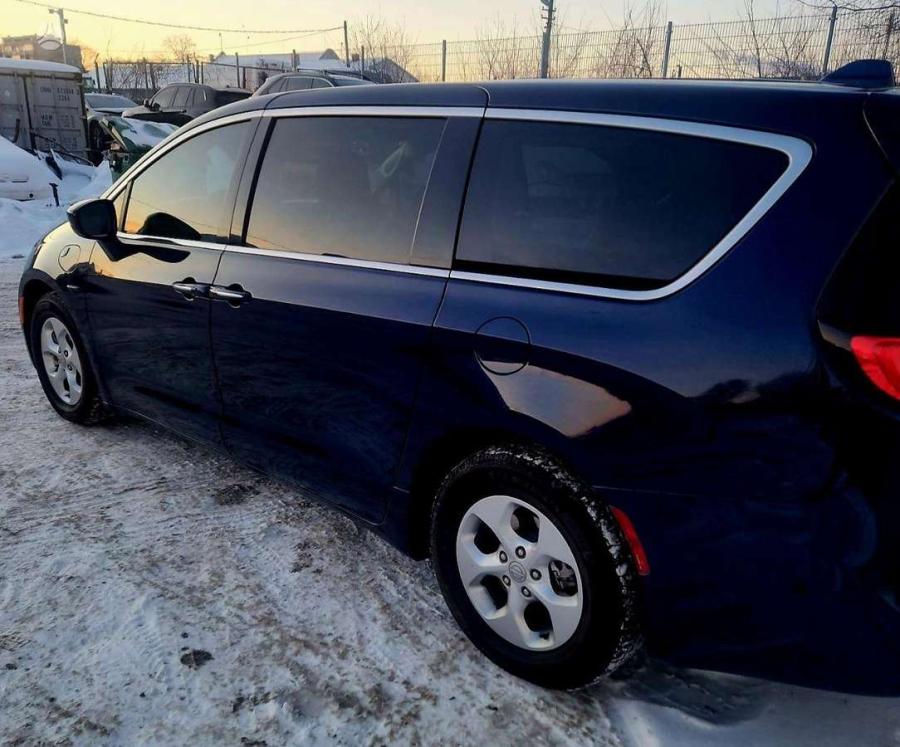 Zils Chrysler Pacifica 2018 Klaipėda, ar dzinēja tilpumu 3.61 L un nobraukumu 160 tūkst. km par 15400 €, foto 3 vietnē AUTOMOTO.COM.LV