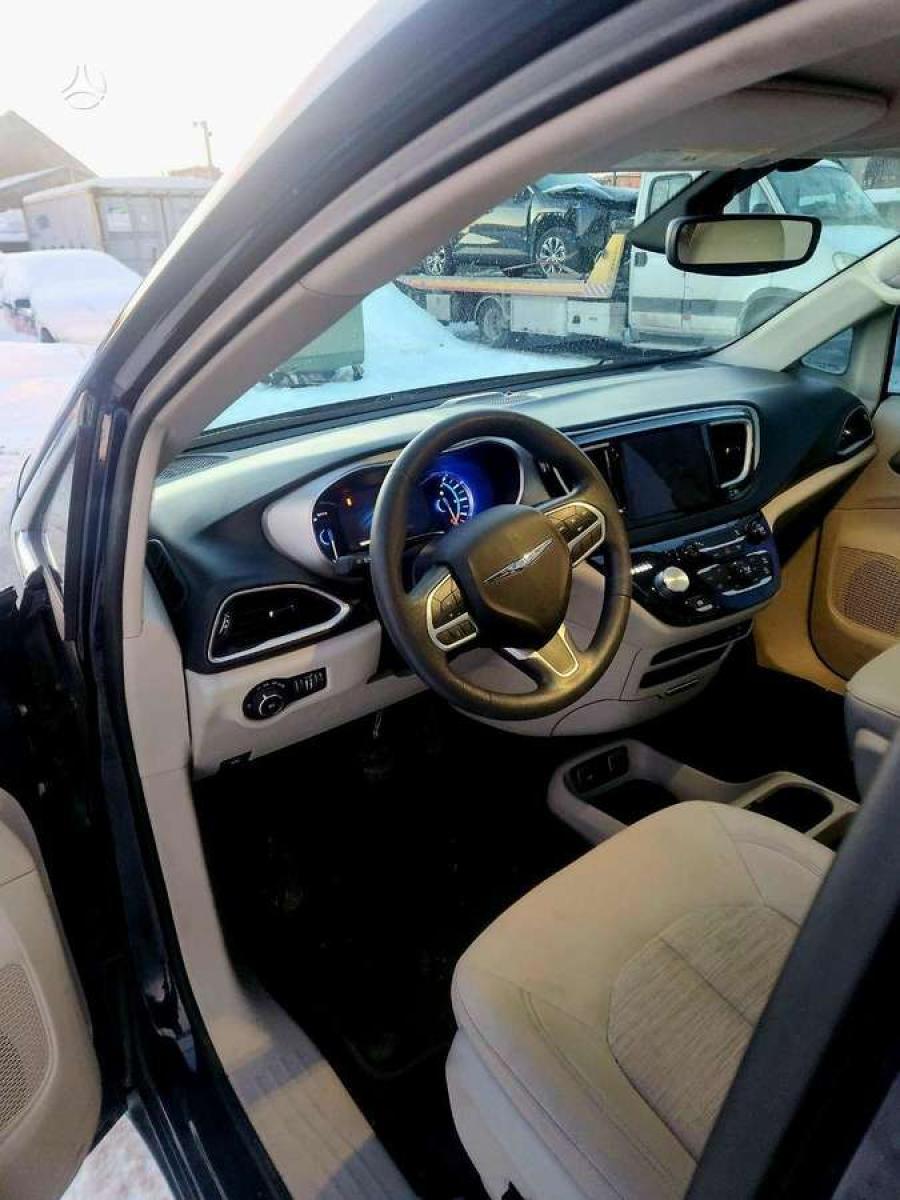 Zils Chrysler Pacifica 2018 Klaipėda, ar dzinēja tilpumu 3.61 L un nobraukumu 160 tūkst. km par 15400 €, foto 7 vietnē AUTOMOTO.COM.LV