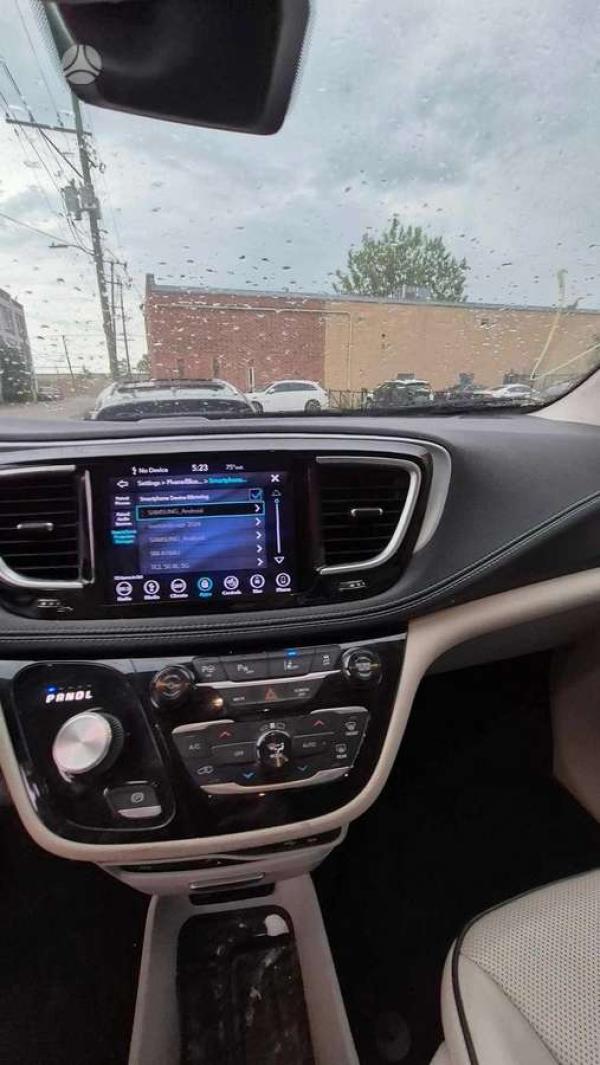 Blue Chrysler Pacifica 2018 in Plunge, with an engine capacity of 3.60 L and mileage of 290 thousand km for 8000 €, photo 3 on AUTOMOTO.COM.LV