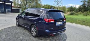Синий Крайслер Пасифик 2018 в Вильнюс, объемом двигателя 3.60 л и пробегом 148 тыс. км за 19000 €, фото  на AUTOMOTO.COM.LV