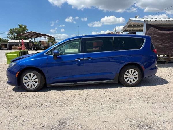 Zils Chrysler Pacifica 2019 Klaipėda, ar dzinēja tilpumu 3.60 L un nobraukumu 78 tūkst. km par 8000 €, foto 2 vietnē AUTOMOTO.COM.LV