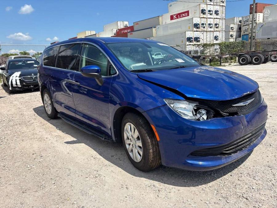 Blue Chrysler Pacifica 2019 in Klaipeda, with an engine capacity of 3.60 L and mileage of 78 thousand km for 8000 €, photo 4 on AUTOMOTO.COM.LV