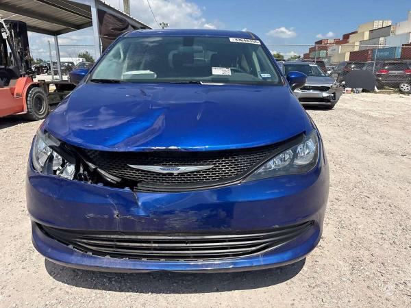 Blue Chrysler Pacifica 2019 in Klaipeda, with an engine capacity of 3.60 L and mileage of 78 thousand km for 8000 €, photo 7 on AUTOMOTO.COM.LV