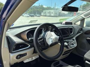 Blue Chrysler Pacifica 2019 in Klaipeda, with an engine capacity of 3.60 L and mileage of 78 thousand km for 8000 €, photo 15 on AUTOMOTO.COM.LV