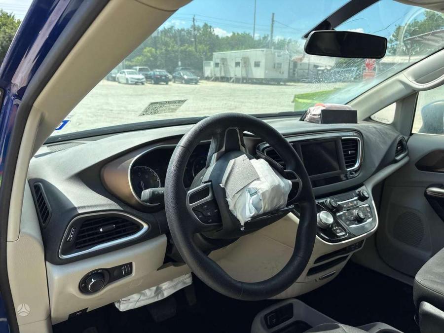 Blue Chrysler Pacifica 2019 in Klaipeda, with an engine capacity of 3.60 L and mileage of 78 thousand km for 8000 €, photo 15 on AUTOMOTO.COM.LV