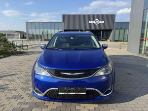 Blue Chrysler Pacifica 2019 in Siauliai, with an engine capacity of 3.60 L and mileage of 210 thousand km for 15250 €, photo 3 on AUTOMOTO.COM.LV