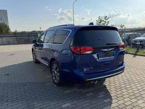 Blue Chrysler Pacifica 2019 in Siauliai, with an engine capacity of 3.60 L and mileage of 210 thousand km for 15250 €, photo 6 on AUTOMOTO.COM.LV