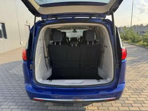 Blue Chrysler Pacifica 2019 in Siauliai, with an engine capacity of 3.60 L and mileage of 210 thousand km for 15250 €, photo 20 on AUTOMOTO.COM.LV